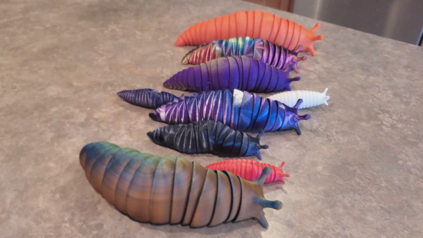 3D Printed Articulated Fidget Slug,stress relief – Muds3DGoods